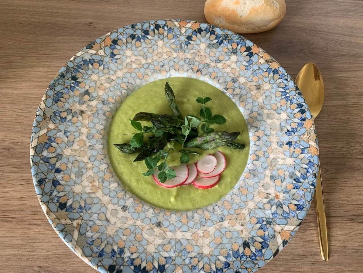 Gluten free Potato Soup with asparagus - Kayla Magazine