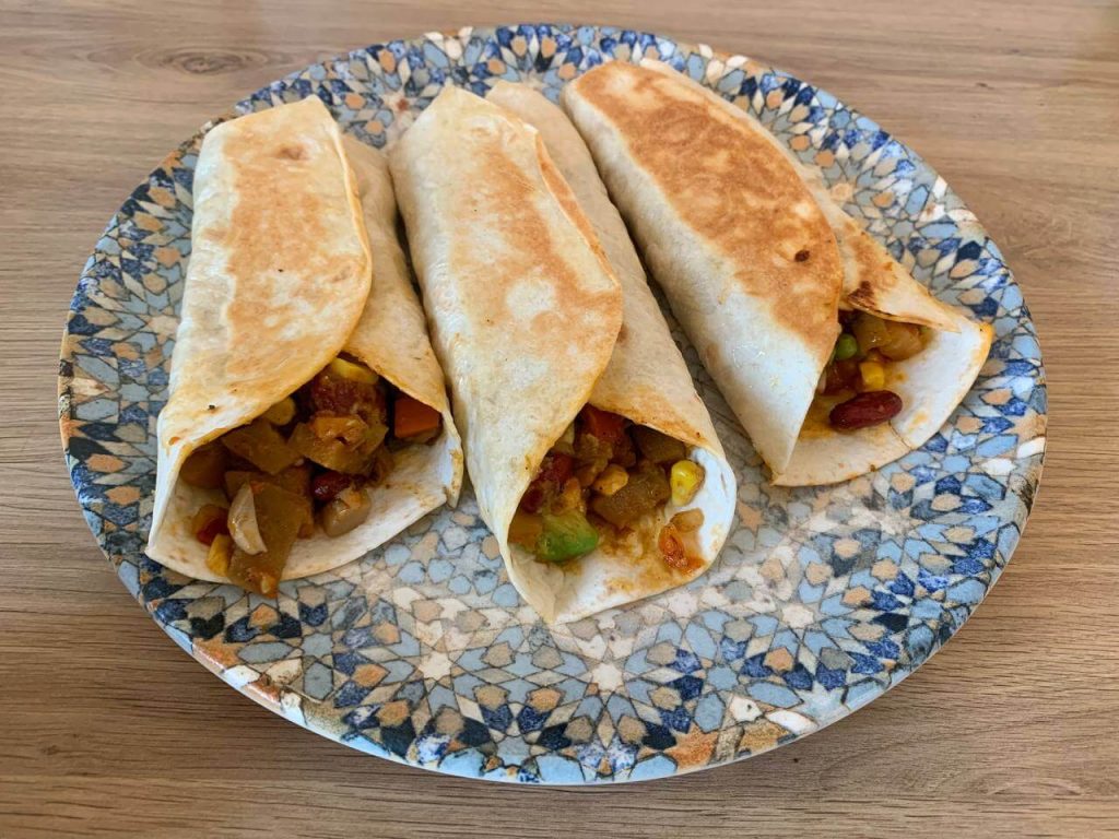 Vegan wraps for lunch (Video) - Kayla Magazine